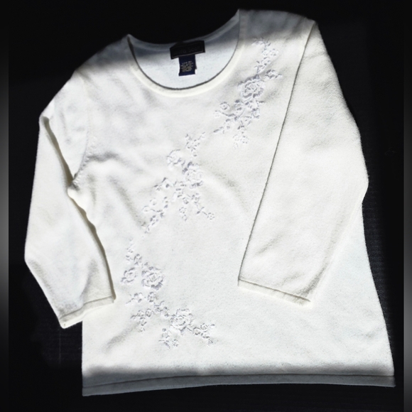 Laura Scott | Sweaters | Laura Scott Size Large White Floral ...